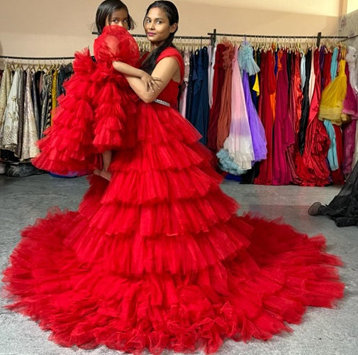 G4040 , Mother Daughter Red Ruffle Long Trail Shoot Gown, Size (All)p ...